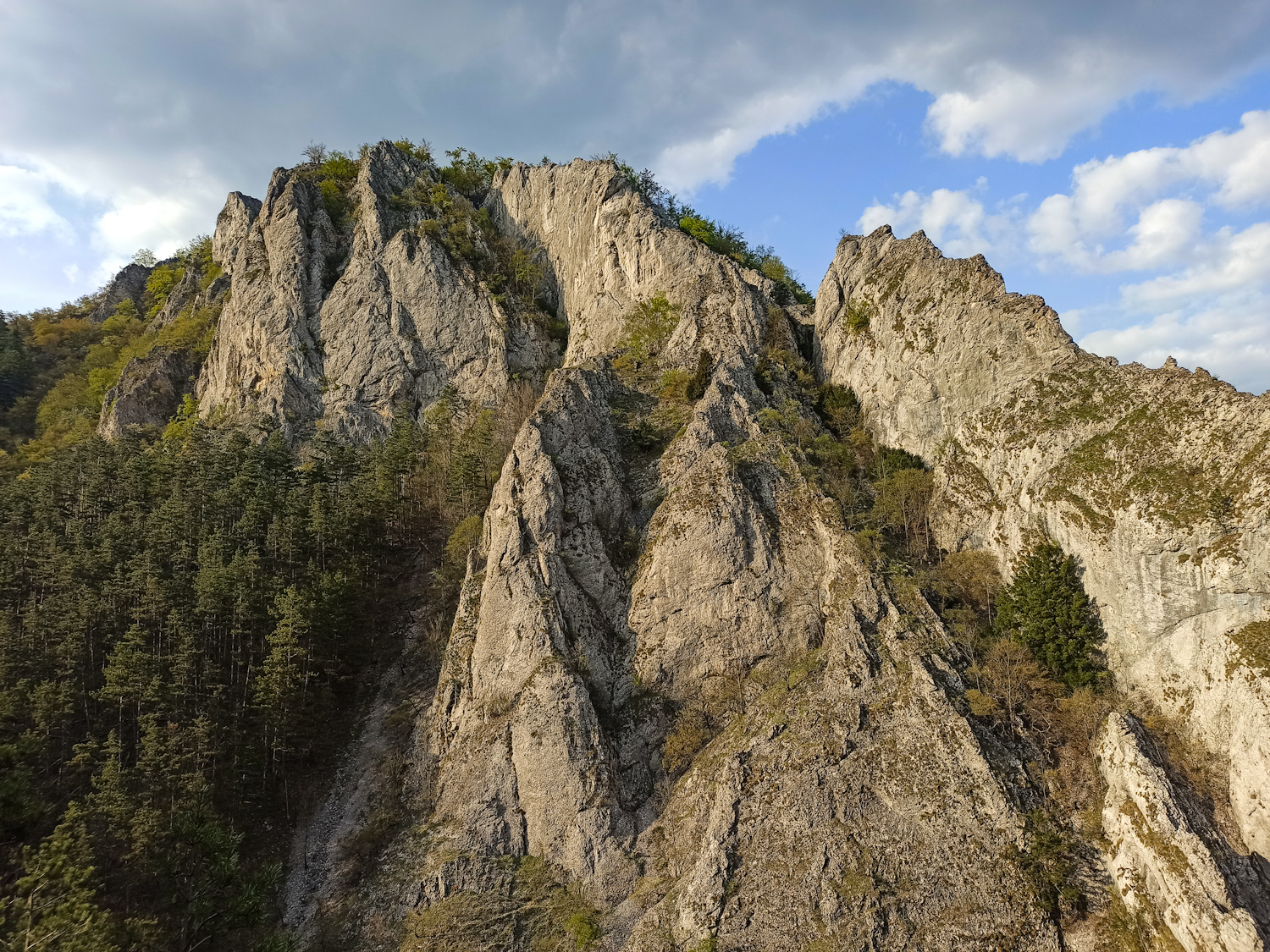 Maninska Tiesnava - najwęższy przejezdny wąwóz Słowacji - GeoŚwiat Maninska Tiesnava - najwęższy przejezdny wąwóz Słowacji - GeoŚwiat
